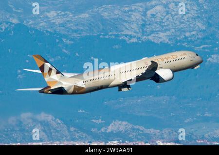 Boeing 787 airliner of the Etihad airline Stock Photo - Alamy