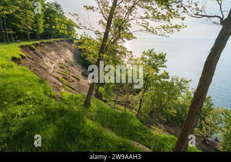 Cliff Erosion, Lake Erie Community Park in Erie County Stock Photo - Alamy