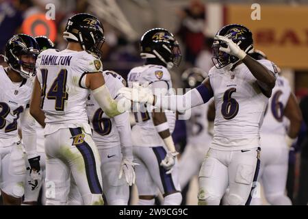 Baltimore Ravens safety Kyle Hamilton (14) looks on during pre-game ...