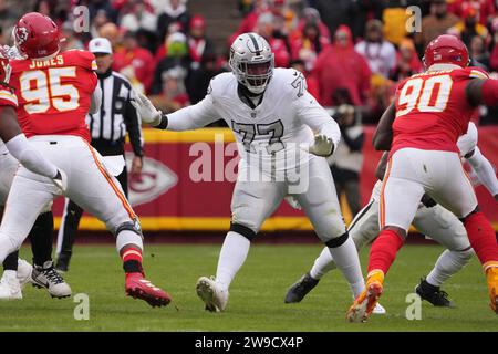 Las Vegas Raiders offensive tackle Kolton Miller, right, gives ...
