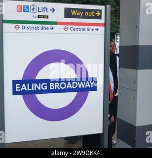 Ealing Broadway - Elizabeth Line Station Stock Photo - Alamy