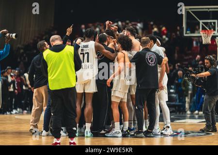 Paris, France December 26, 2023 Nadir HIFI (Paris) and Coach Tuomas ...