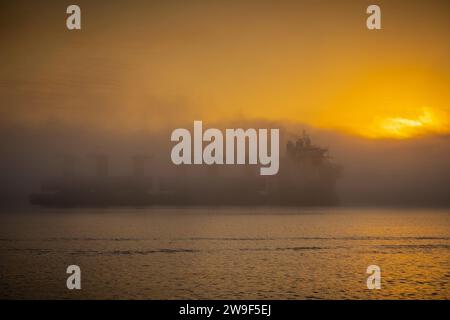 Heavy lift vessel GPO Emerald delivering offshore windmill components ...