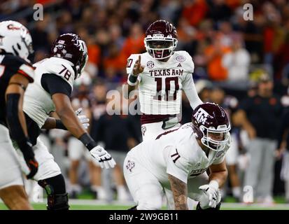 Texas A&M quarterback Marcel Reed, left, runs the ball during the team ...