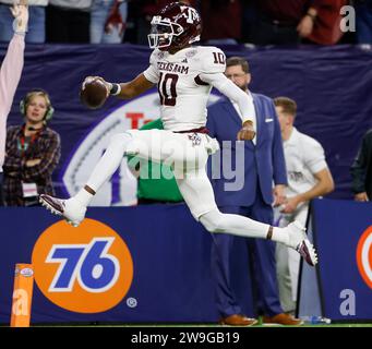 Texas A&M quarterback Marcel Reed (10) passes during the first quarter ...