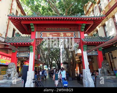 View of a Chinese Paifang gate in Dixon Street in Chinatown Sydney Australia Stock Photo - Alamy