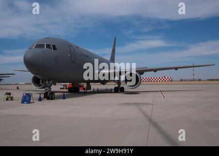 Boeing KC-767 military aerial refuelling and strategic transport ...