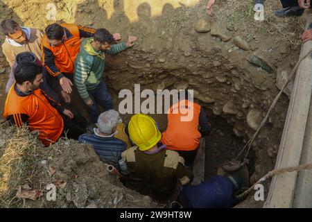 The State Disaster Response Force (SDRF) team works on the rescue of a ...