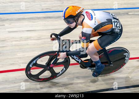 APELDOORN - Kimberly Kalee in action in the 250-meter standing start ...