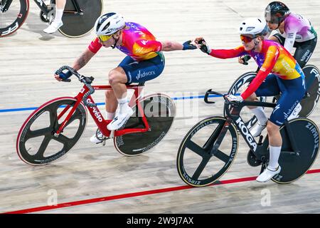 APELDOORN - Marit Raaijmakers and Lorena Wiebes in action on the pairs ...