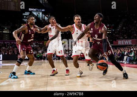 Justin Anderson (Valencia Basket, #5), Isaac Bonga (FC Bayern M?nchen ...