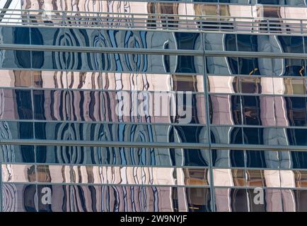 Highly reflective multi-hued glass envelops 625 Madison Avenue ...