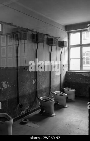 Accommodation and cells at Auschwitz and Birkenau concentration camps ...
