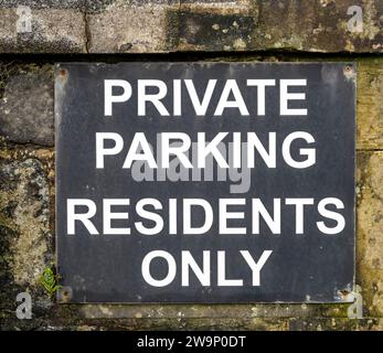 Close up of a Residents Parking Only sign, isolated outdoors in UK ...
