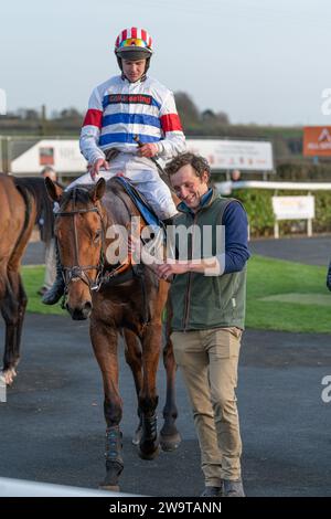 Farceur de Maulne, ridden by Brendan Powell and trained by Richard ...