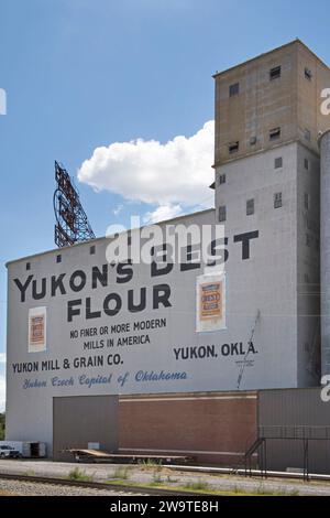 yukon flour grain silos on route 66 in oklahoma Stock Photo - Alamy