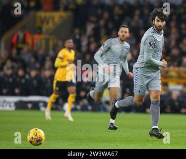 André of Wolverhampton Wanderers passes the ball during the Premier ...