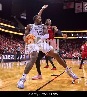 Mississippi State forward Jimmy Bell Jr. (15) and Tennessee forward ...