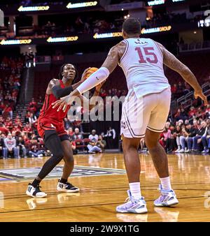 Mississippi State forward Jimmy Bell Jr. (15) shoots as Tennessee guard ...