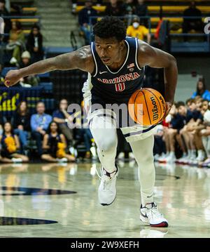 Arizona guard Jaden Bradley (0) during the first half of an NCAA ...