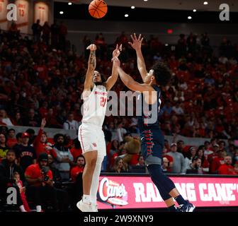 Houston guard Emanuel Sharp (21) on the court against New Orleans ...