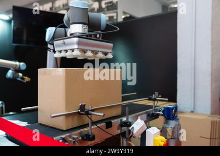 Robot arm moves box in an automatic warehouse Stock Photo - Alamy