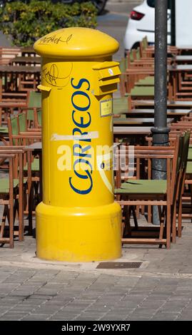 Spanish Yellow mail box Stock Photo - Alamy