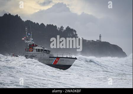 Students and teachers aboard a 47-foot Motor Lifeboat (MLB) from the ...
