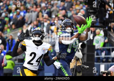 Pittsburgh Steelers wide receiver DK Metcalf (4) arrives before an NFL ...