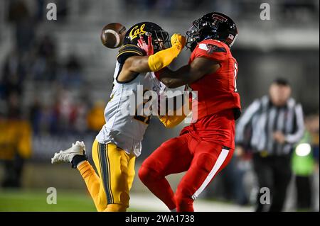 California defensive back Matthew Littlejohn (22) makes a play during ...