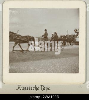 Russian orthodox priest in a carriage carriage; Russiche Pope Stock ...