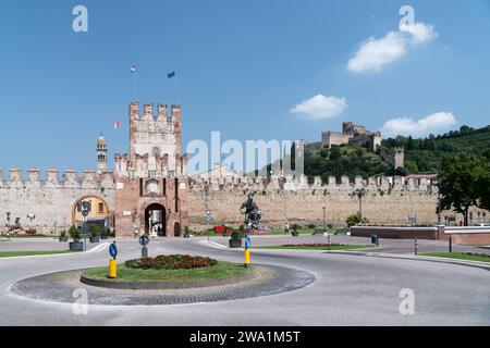 Gothic Porta Verona (Verona Gate) in Mura scaligere di Soave (Scaliger ...