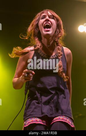 Zaz en concert a la fete des solidarites | The french singer Zaz in ...