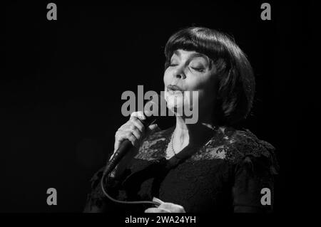 La chanteuse francaise Mireille Mathieu en concert au Cirque Royal ...