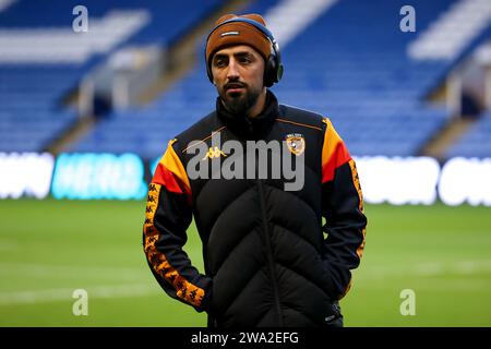 Cyrus Christie #33 of Hull City gives his team instructions during the ...