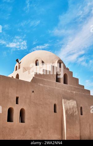 New Gourna Village mosque by Hassan Fathy, Egypt Stock Photo - Alamy