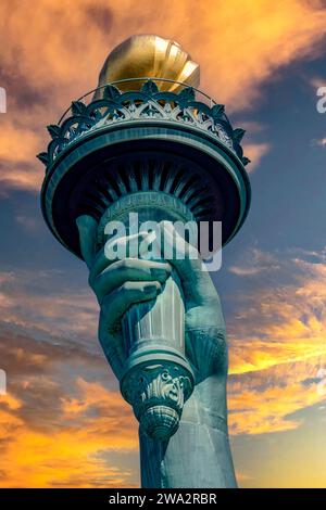 Great photo of the torch of the Statue of Liberty in New York (USA) and ...