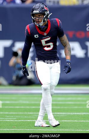 Houston Texans safety Jalen Pitre (5) defends against the Dallas ...