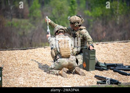 Soldiers aim and shoot a handheld and bipod-stabilized 60mm mortar ...