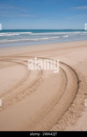 4x4 beach access, Long Beach, Robe, South Australia Stock Photo - Alamy