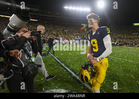 Michigan players celebrate after defeating Notre Dame in an NCAA ...