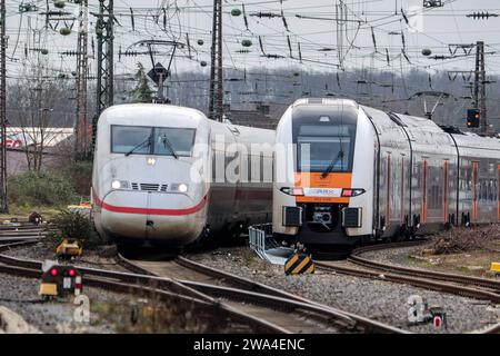 RRX Rhein-Ruhr-Express Siemens Desiro HC regional train at Cologne main ...