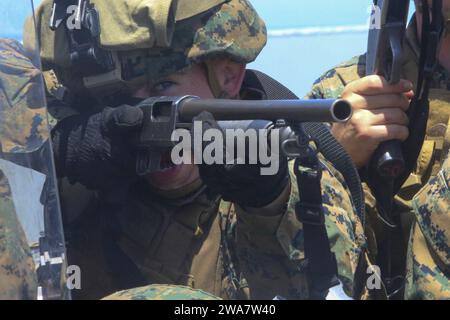 A U.S. Marine sights in on a target Stock Photo - Alamy