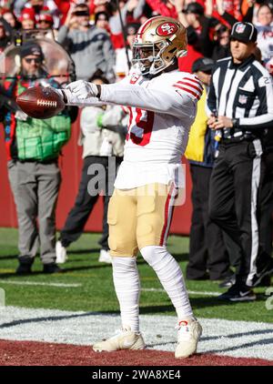 Washington Commanders wide receiver Deebo Samuel (1) diving in to score ...