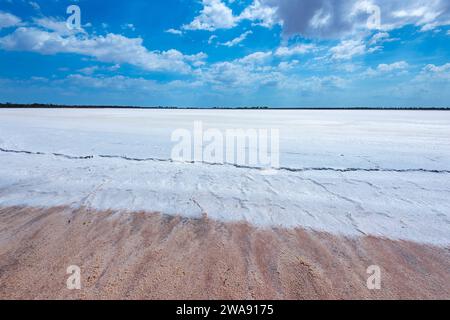 Scenic view of remote Koorkoordine salt lake, Southern Cross, Western ...