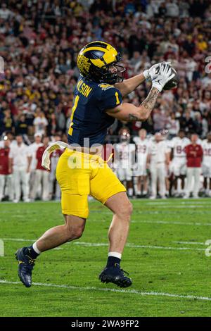 Michigan wide receiver Roman Wilson (1) runs after a catch against the ...