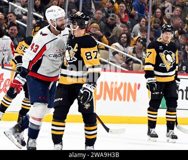 Pittsburgh Penguins' Rickard Rakell, center, celebrates after his goal ...
