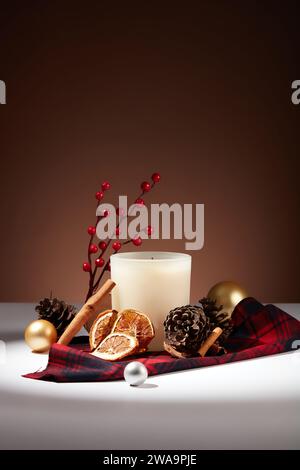 dried orange slices, cinnamon and pine branches Stock Photo - Alamy