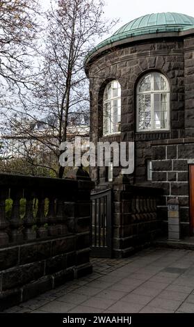 The Icelandic parliament building, Althingi, in Reykjavik, Iceland ...