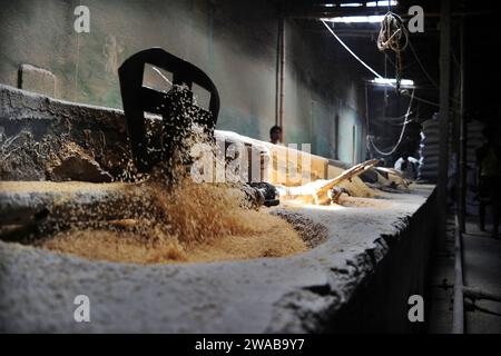 Bangladeshi worker works in a puffed rice factory in Dhaka City in ...